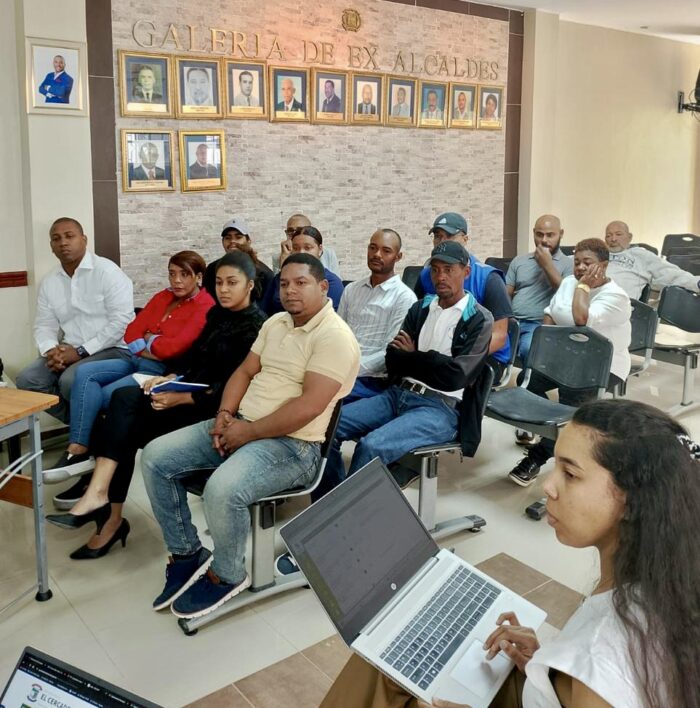 CAPACITACIÓN AL PERSONAL ADMINISTRATIVO POR LMD, FEDOMU Y EL MAP : Ayuntamiento Municipal El Cercado