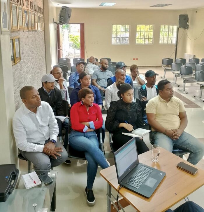 CAPACITACIÓN AL PERSONAL ADMINISTRATIVO POR LMD, FEDOMU Y EL MAP : Ayuntamiento Municipal El Cercado